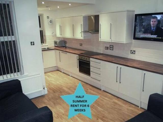 5 bedroom house for rent in 9 Bruce Road STUDENT HOUSE S11