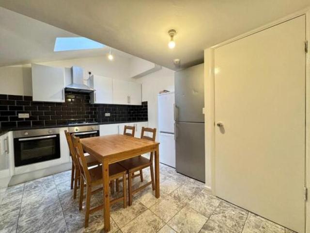 5 bedroom house for rent in Commercial Road, London, E1