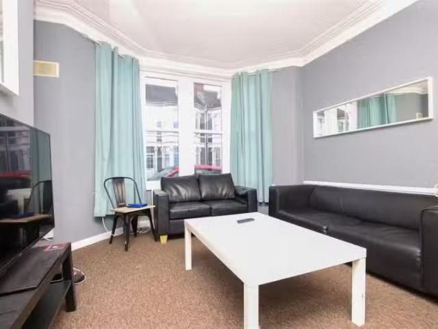 5 bedroom house for rent in Coronation Avenue, Bristol, BS16