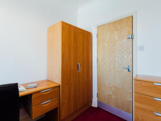 5 bedroom house for rent in Clough Road, Hull, HU5