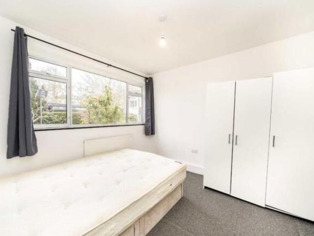 5 bedroom house for rent in Anderton Close, Denmark Hill, SE5