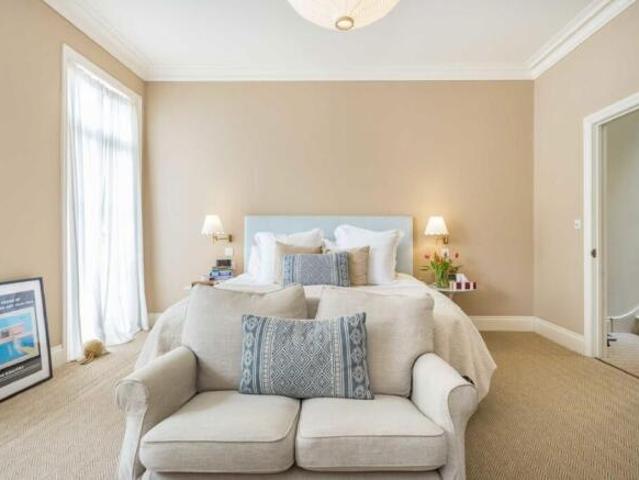 5 bedroom house for rent in Airedale Avenue, Chiswick, W4