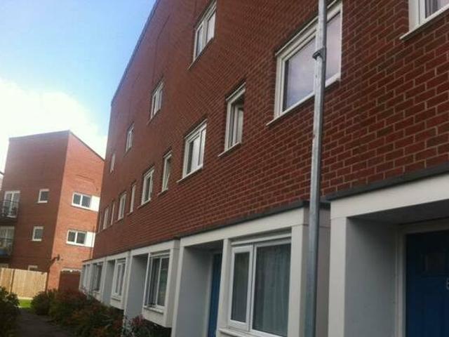 5 bedroom house for rent in Aviation Avenue Hatfield AL10