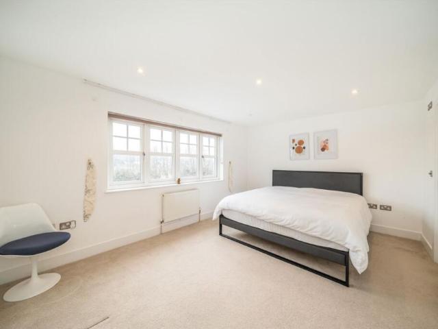 5 bedroom house for rent in Avondale Road, South Croydon, CR2