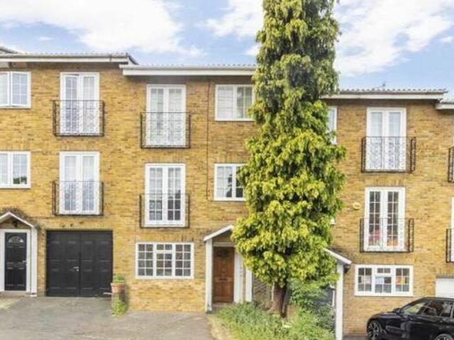 5 bedroom house for rent in Boyd Close Kingston Upon Thames KT2