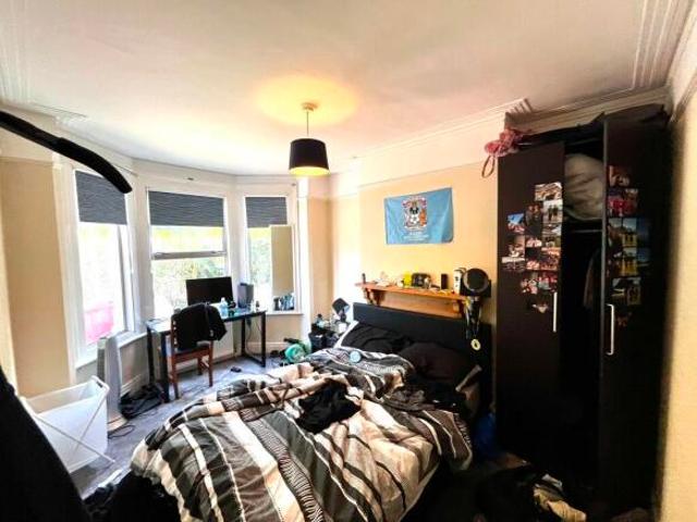 5 bedroom house for rent in Basingstoke Road, Reading, RG2