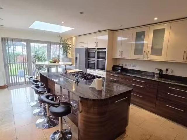 5 bedroom house for rent in Beverley Gardens, Wembley, HA9