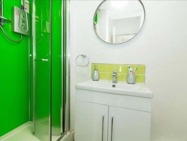 5 bedroom house for rent in Beeston Road, Dunkirk, NG7