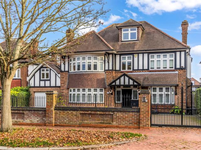 5 bedroom house for rent in Broad Walk, Winchmore Hill, N21
