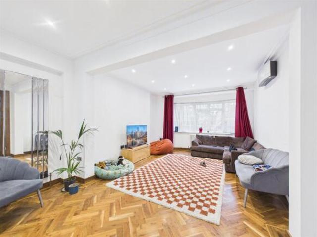 5 bedroom house for rent in Gibbon Road, London, W3