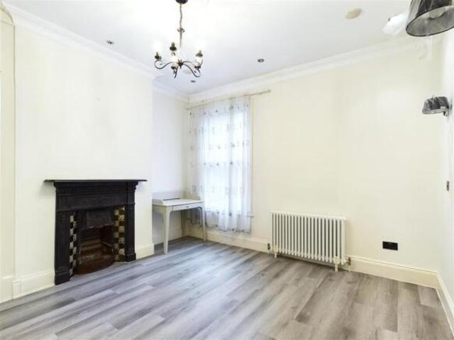 5 bedroom house for rent in Grafton Road, Acton, W3