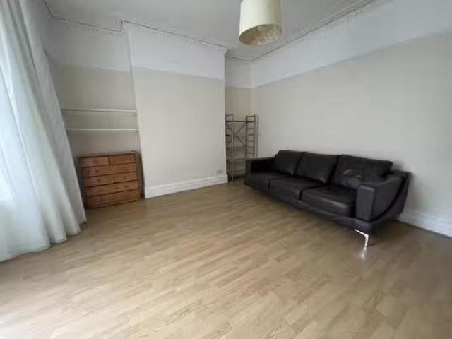 5 bedroom house for rent in Gresford Avenue Let Only, Liverpoo.