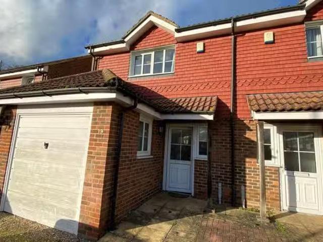 5 bedroom house for rent in Downs Road, Canterbury Ref 358.