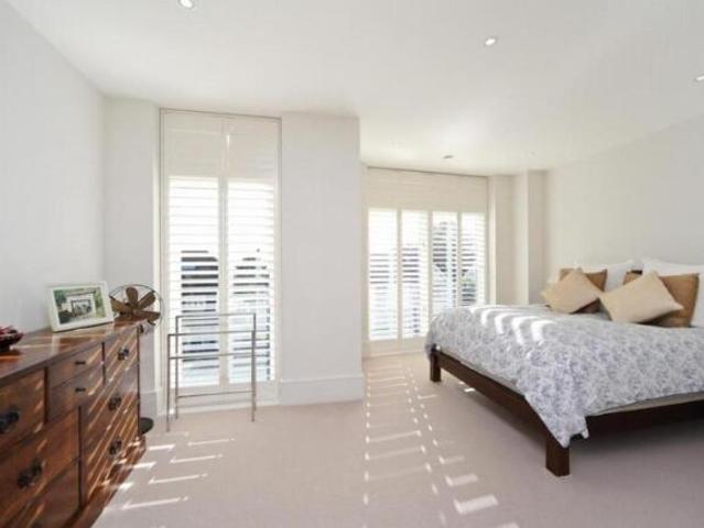5 bedroom house for rent in Dora Road, London, SW19