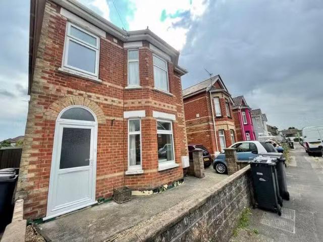 5 bedroom house for rent in Five Bedroom Student House. Winton.