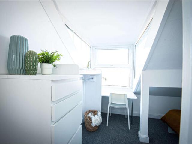 5 bedroom house for rent in Knowle Road, Leeds, LS4