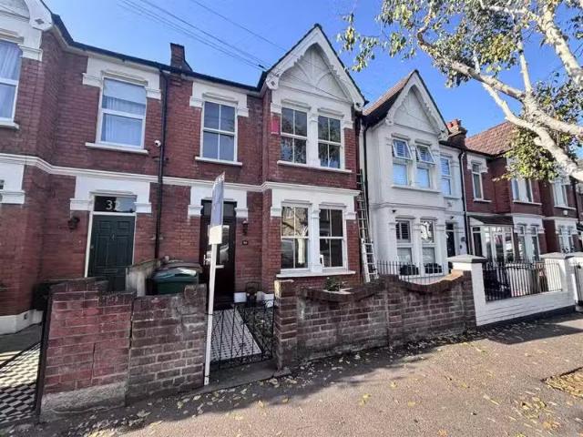 5 bedroom house for rent in Haldan Road, London, E4