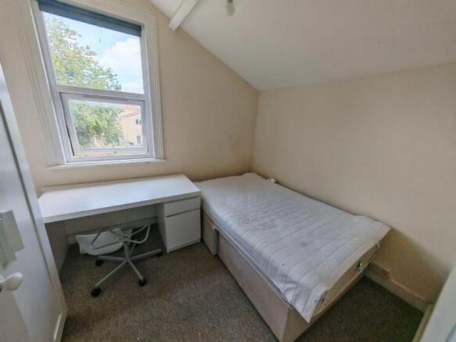5 bedroom house for rent in ONE BEDROOM within 5 bed house Quarrington Road – Ref 350, BS7