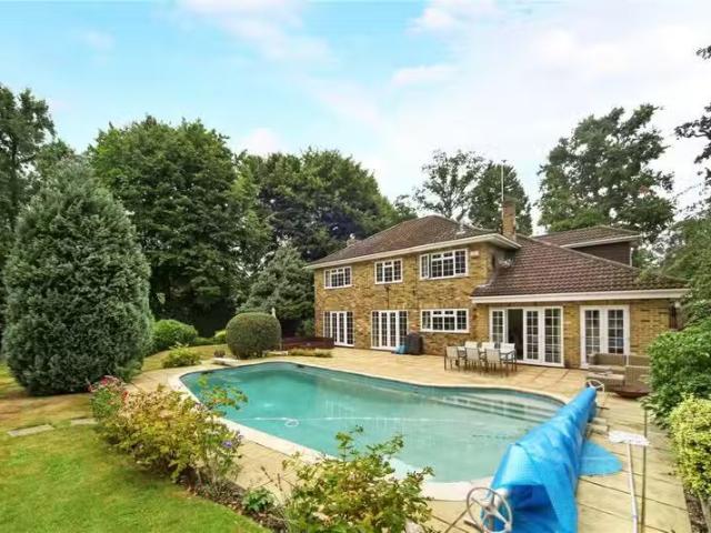 5 bedroom house for rent in Old Avenue, West Byfleet, KT14