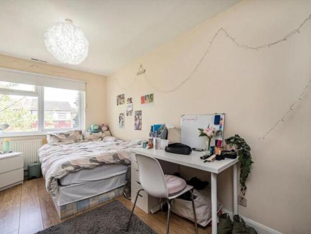 5 bedroom house for rent in Lanark Close, Ealing, W5
