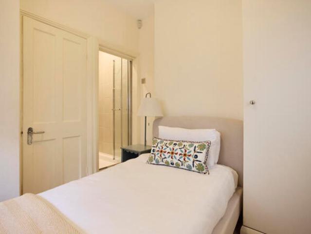 5 bedroom house for rent in Limerston Street, SW10