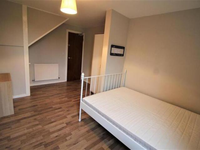5 bedroom house for rent in Maxwell Close, Nottingham, NG7