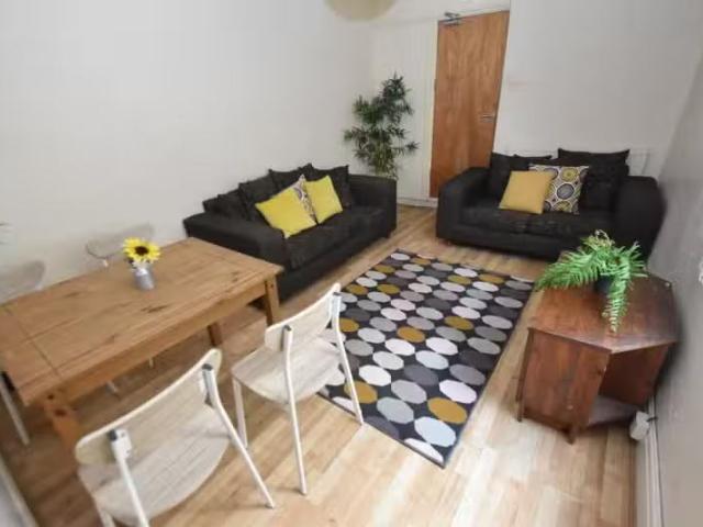 5 bedroom house for rent in Malefant Street, Cathays, Cardiff.