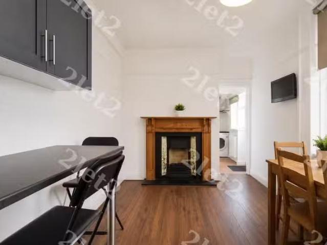5 bedroom house for rent in Manor Street, Cardiff, CF14