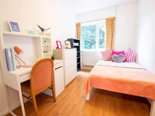 5 bedroom house for rent in Mead Way, Canterbury, Kent, CT2