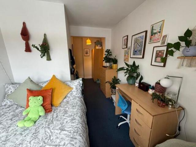 5 bedroom house for rent in Milton Road, SO15