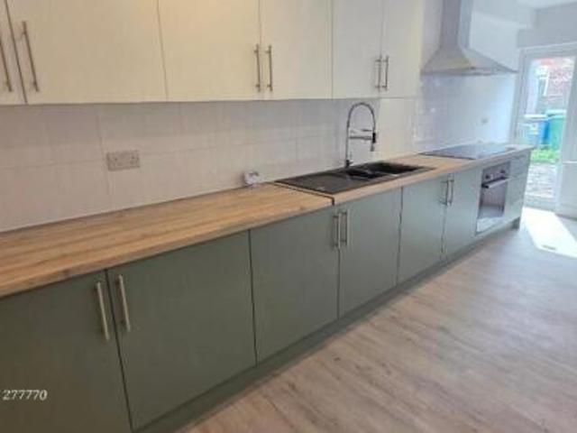 5 bedroom house for rent in Scarsdale Road, Manchester, M14