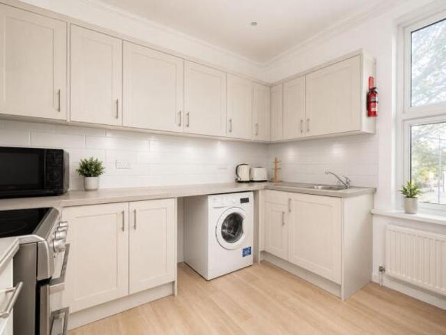 5 bedroom house for rent in Searles Road, SE1