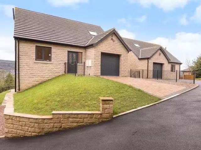 5 bedroom house for rent in Slade Lane, Riddlesden, Keighley.