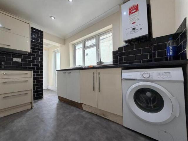 5 bedroom house for rent in Streatfeild Avenue, London, E6