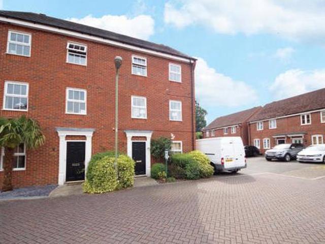 5 bedroom house for rent in Pexalls Close RG27