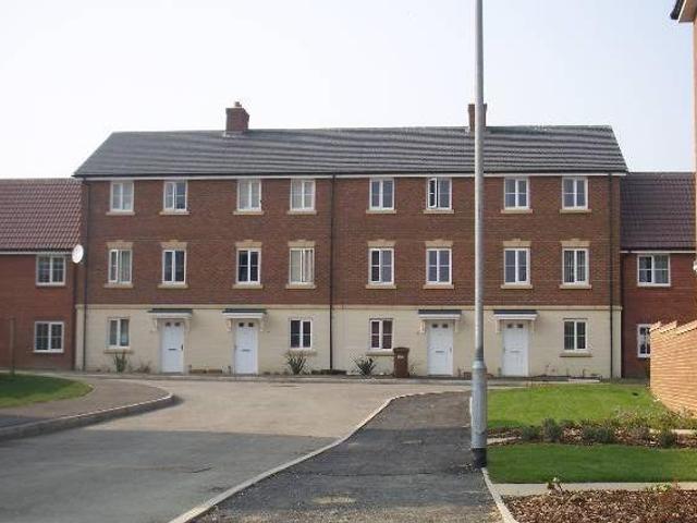 5 bedroom house for rent in Queen Bee Court Hatfield Hertfordshire AL10
