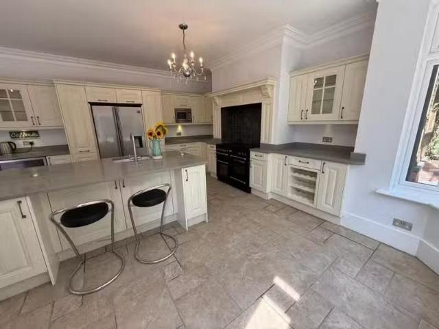 5 bedroom house for rent in Queens Park South Drive, Bournemou.