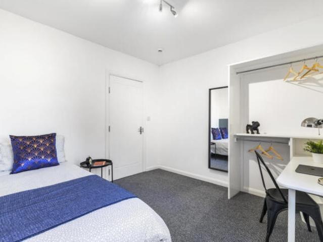 5 bedroom house for rent in Queens Road, Leeds, LS6