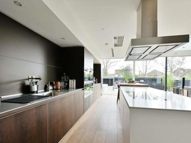 5 Bedroom House For Rent In Raynes Park, London