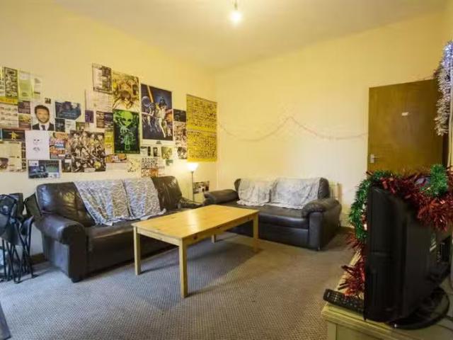 5 bedroom house for rent in Raddlebarn Road, Birmingham, West.