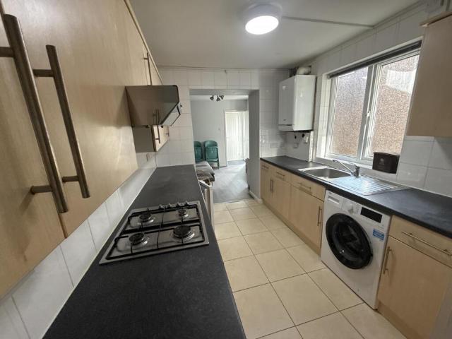 5 bedroom house for rent in Rhymney Street, Cathays, CF24