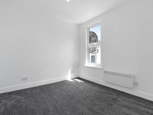 5 bedroom house for rent in Ruckholt Road, Leyton, E10