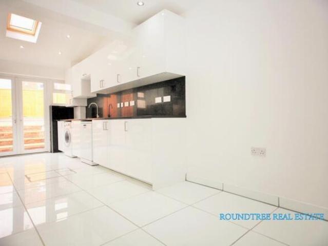 5 bedroom house for rent in Woodcote Avenue, Mill Hill, NW7