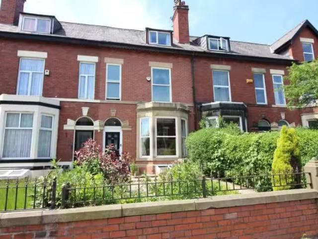 5 bedroom house for rent in Walmersley Road, BL9