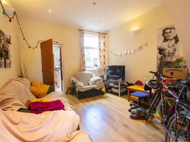 5 bedroom house for rent in Warwards Lane, Birmingham, West Mi.
