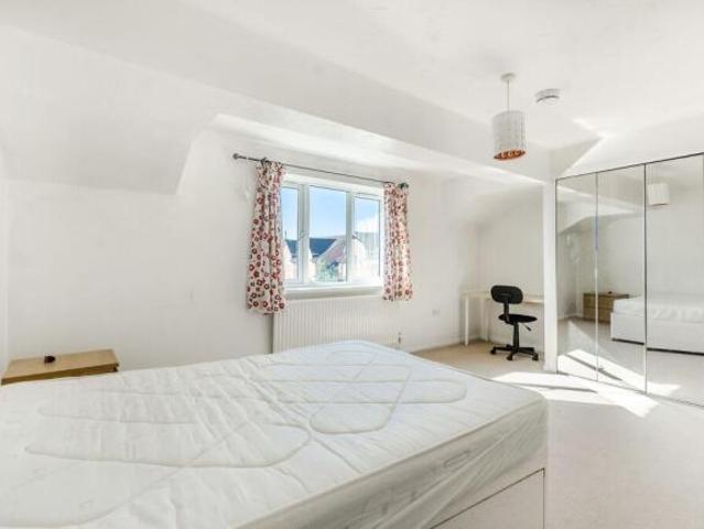 5 bedroom house for rent in Wilkins Close, Colliers Wood, Mitcham, CR4