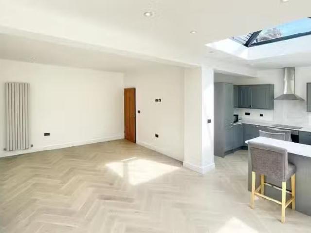 5 bedroom house for rent in Willow Gardens, Ruislip, HA4