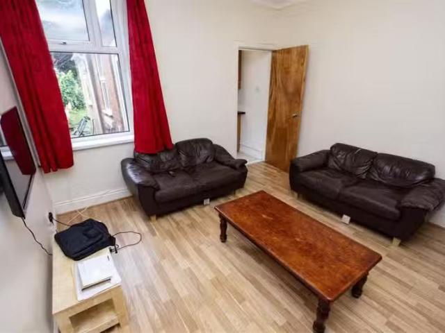 5 bedroom house for rent in Tiverton Road, Birmingham, West Mi.