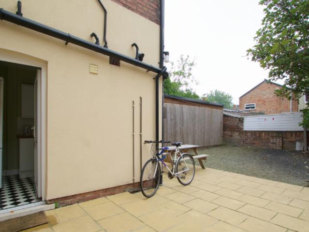 5 bedroom house for rent in Trinity Avenue, Nottingham, NG7