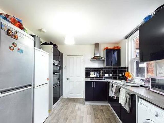 5 bedroom house for rent in Two Bathrooms Students Or Professionals SO15